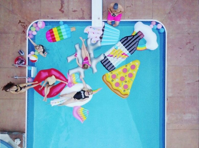 6 Tips To Help You Host An Epic Pool Party This Summer – Verbal Gold Blog